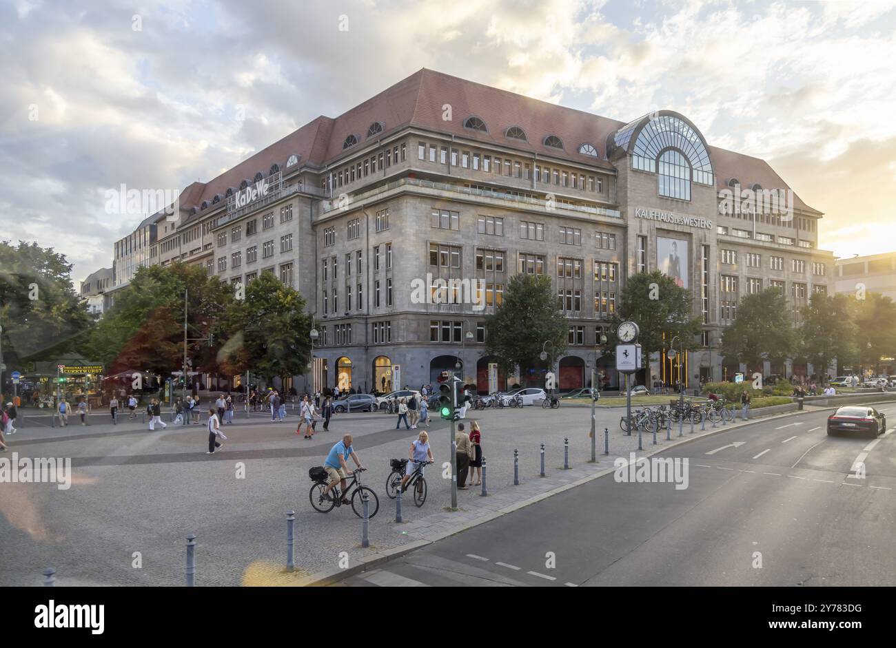 Department stores' of the West. Exterior view of the legendary ...