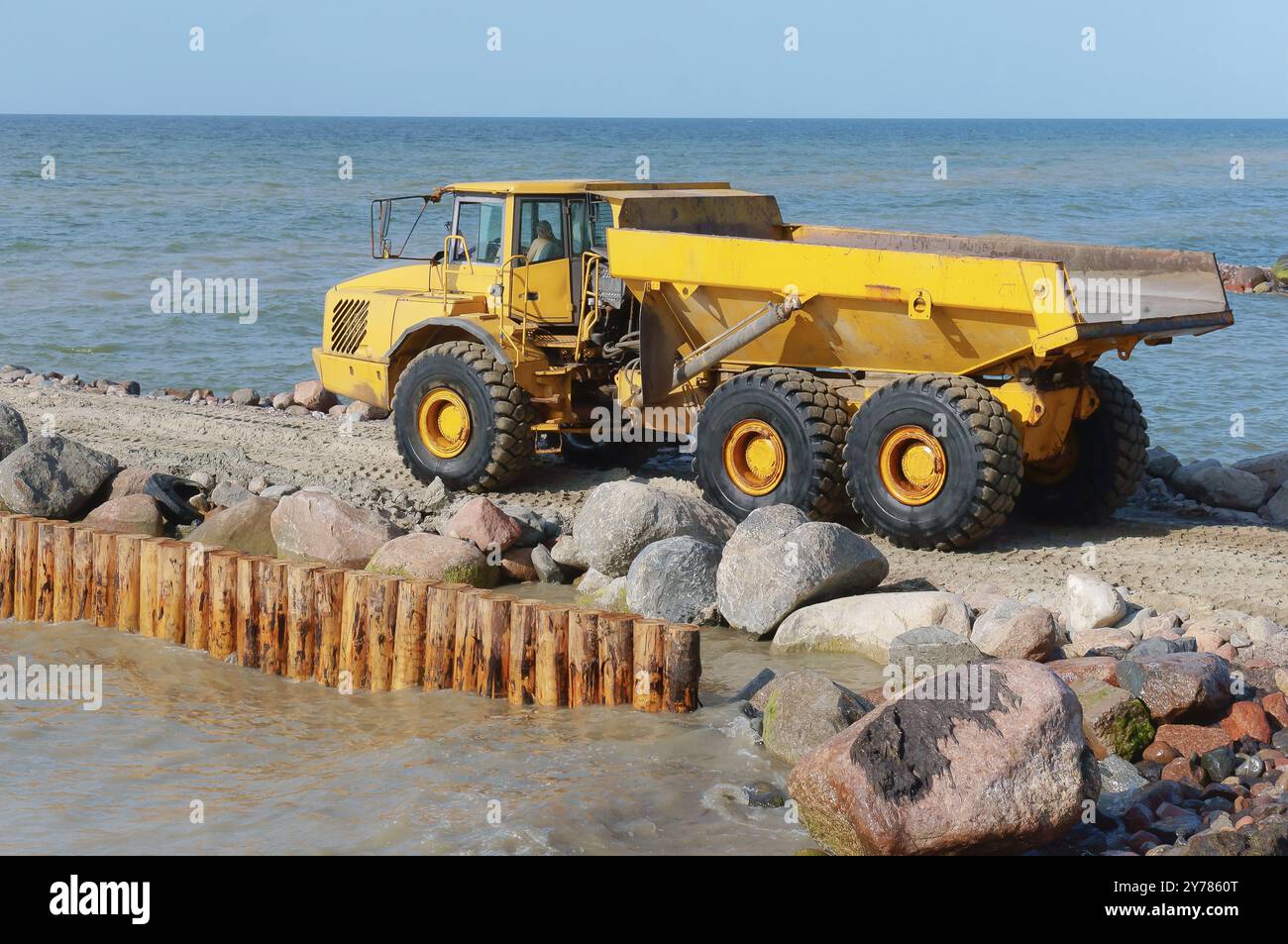 Construction equipment on the shore, the construction of breakwaters ...