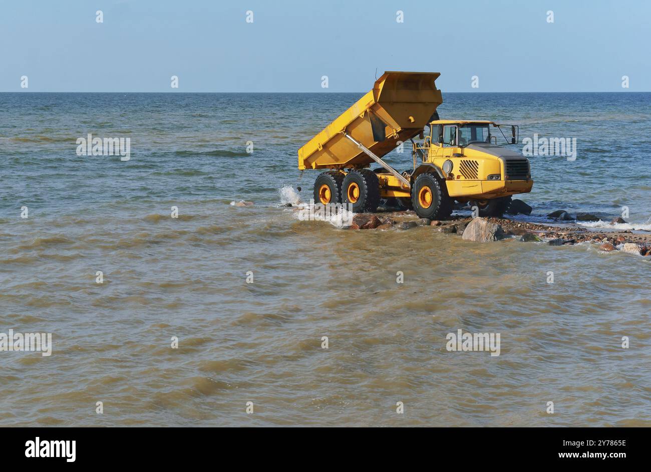 Construction equipment on the shore, the construction of breakwaters ...