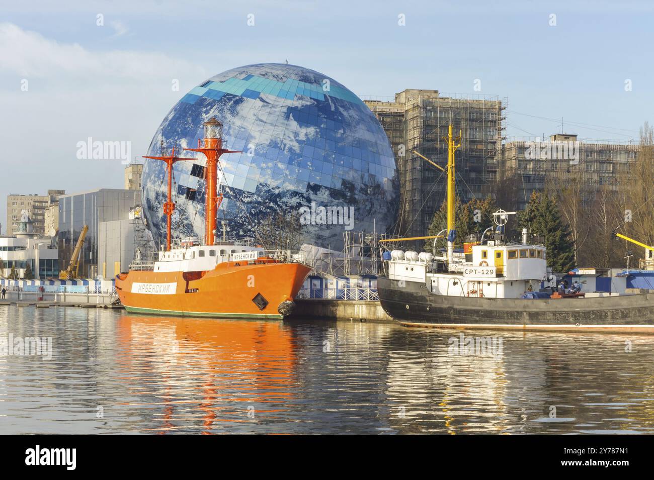 Floating lighthouse hi-res stock photography and images - Alamy