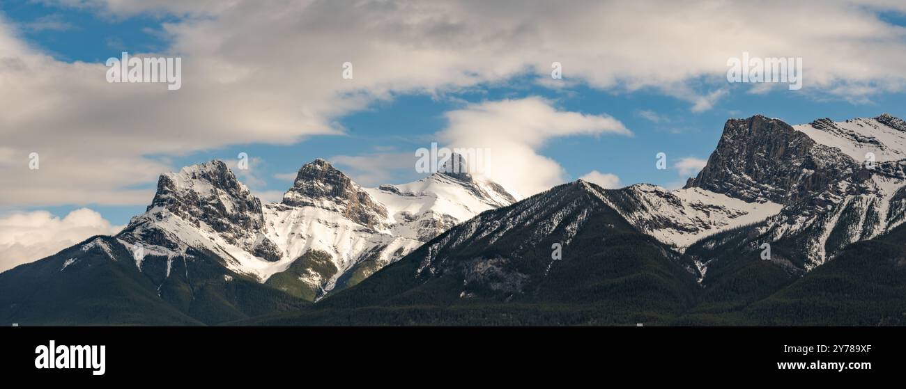 Three sisters mountains canmore hi-res stock photography and images - Alamy