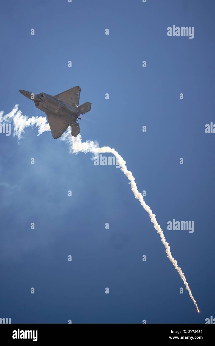A U.S. Air Force F-22 Raptor shoots off a flare during the 2024 Marine ...