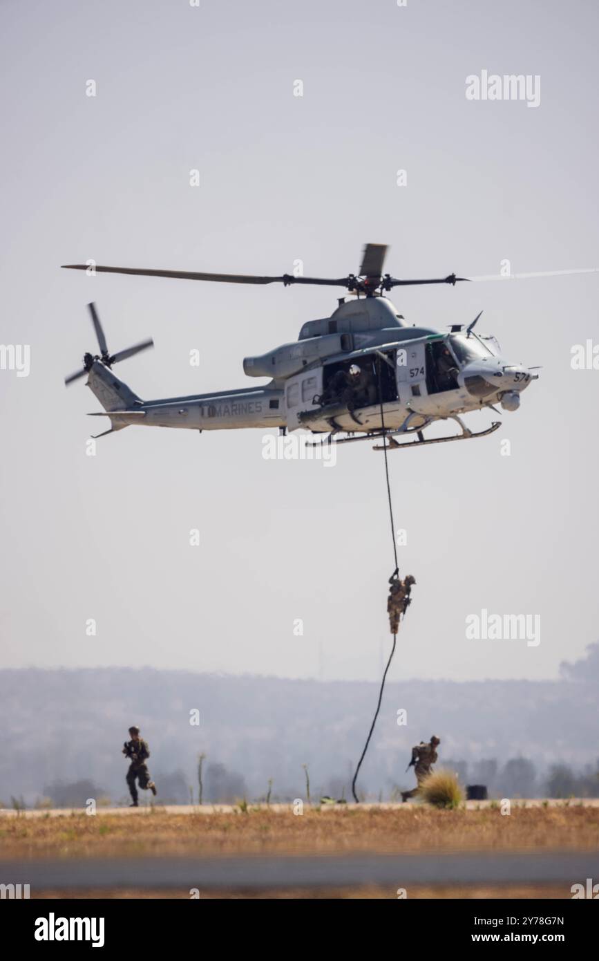 U.S. Marines with 1st Reconnaissance Battalion, 1st Marine Division ...