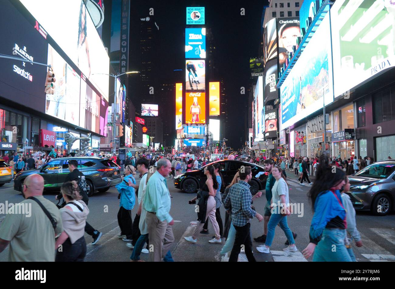 People cross the street in Times Square, Manhattan, New York City Stock ...