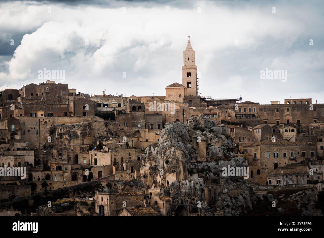 Cave habitations hi-res stock photography and images - Alamy