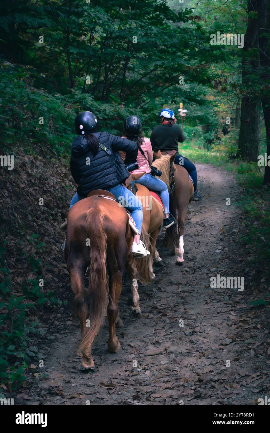 Horseback vacation hi-res stock photography and images - Alamy