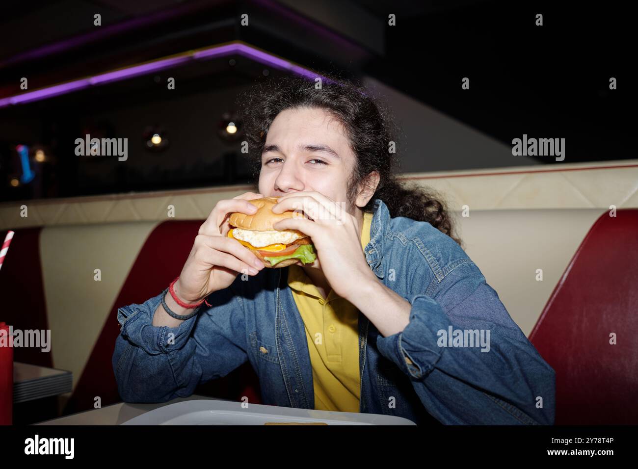Dim booth hi-res stock photography and images - Alamy