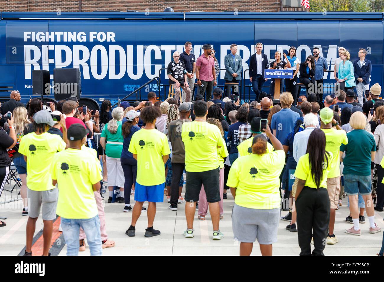 Harris walz reproductive freedom bus hi-res stock photography and ...