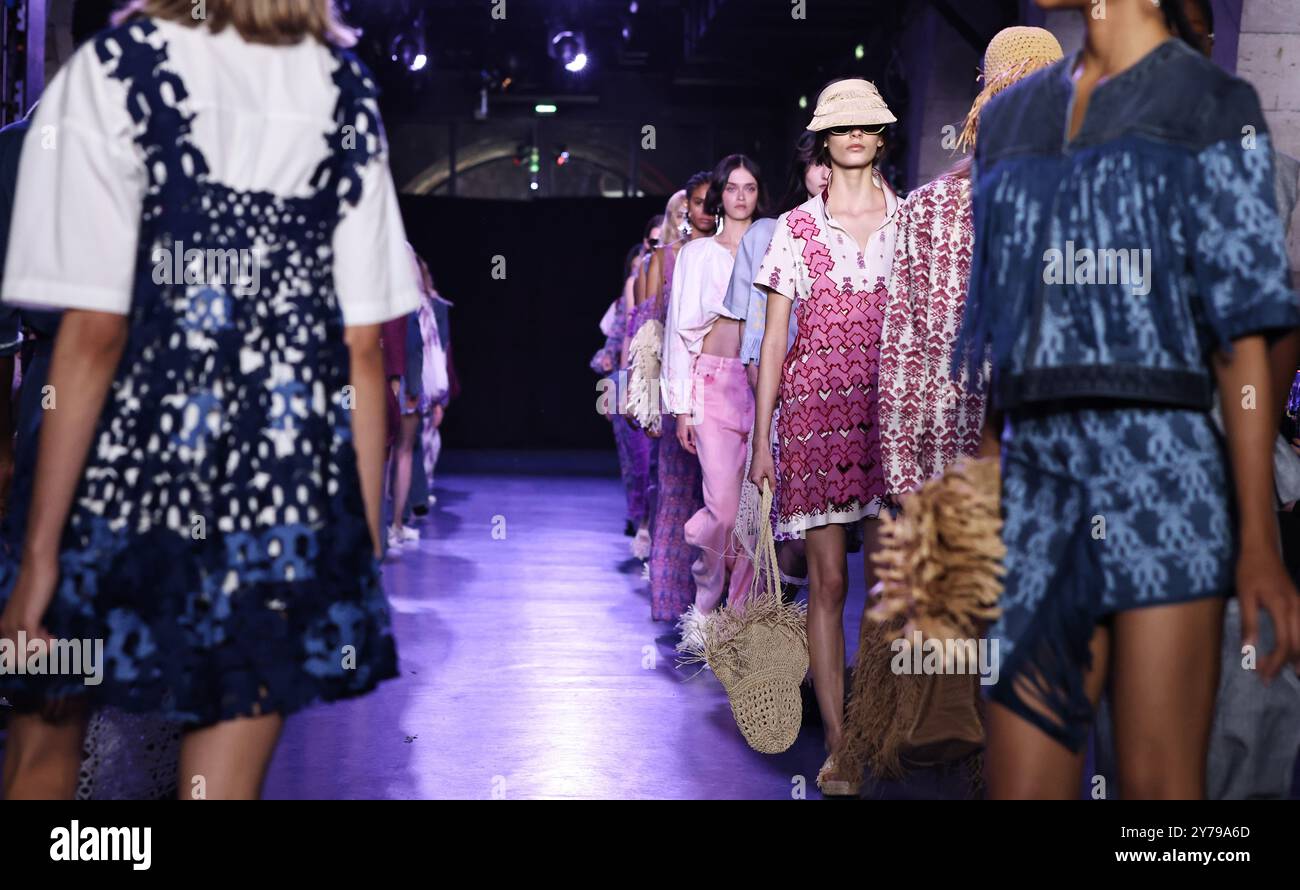 Paris, France. 27th Sep, 2024. Models present creations of the Vivienne ...