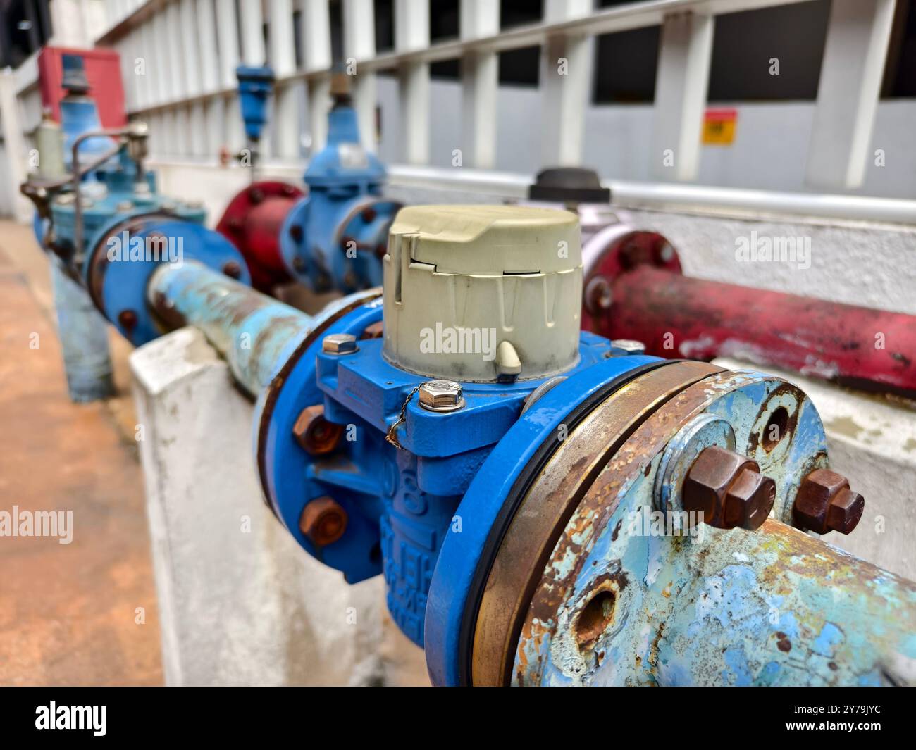 Interconnected tubes water hi-res stock photography and images - Alamy
