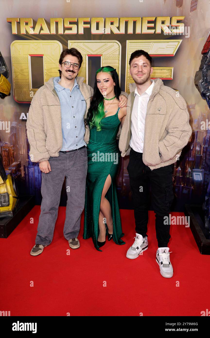 Rumathra, Dilara und Chefstrobel bei der Premiere des Kinofilms ...