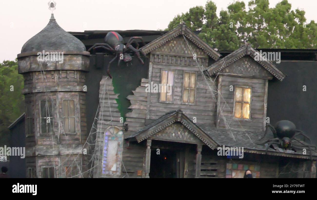 Buena Park, California, USA 22nd September 2024 Widows Maze at KnottÕs ...