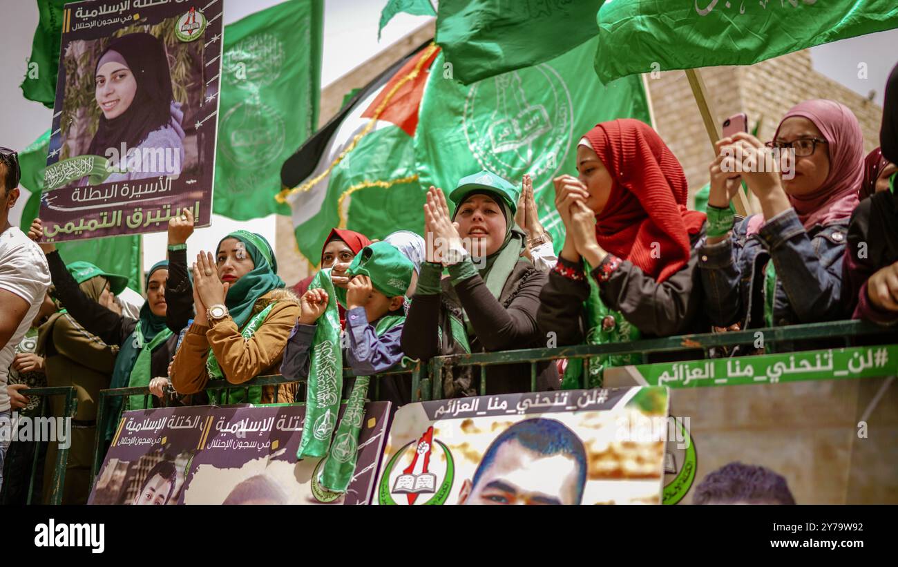 Democratic progressive student pole hi-res stock photography and images ...