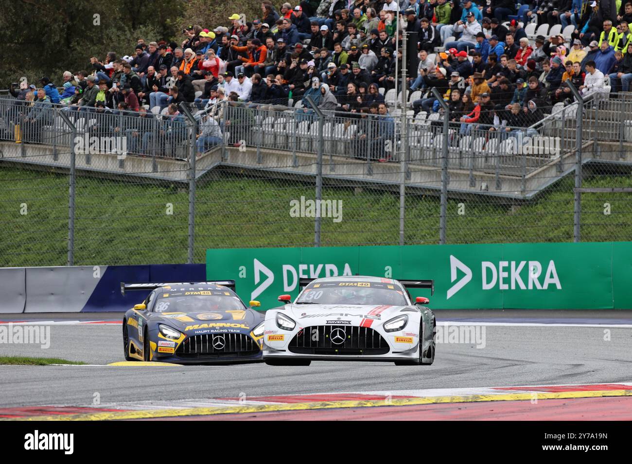 Maro Engel (DEU), Mercedes-AMG GT3 Evo, Team: WINWARD Racing (DEU) vor Arjun Maini (IND), #36 ...