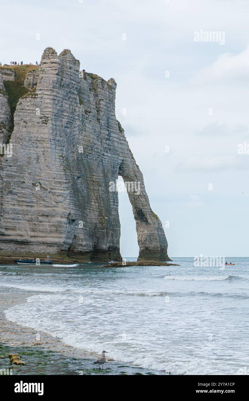 Limestone cliffs etretat french hi-res stock photography and images - Alamy