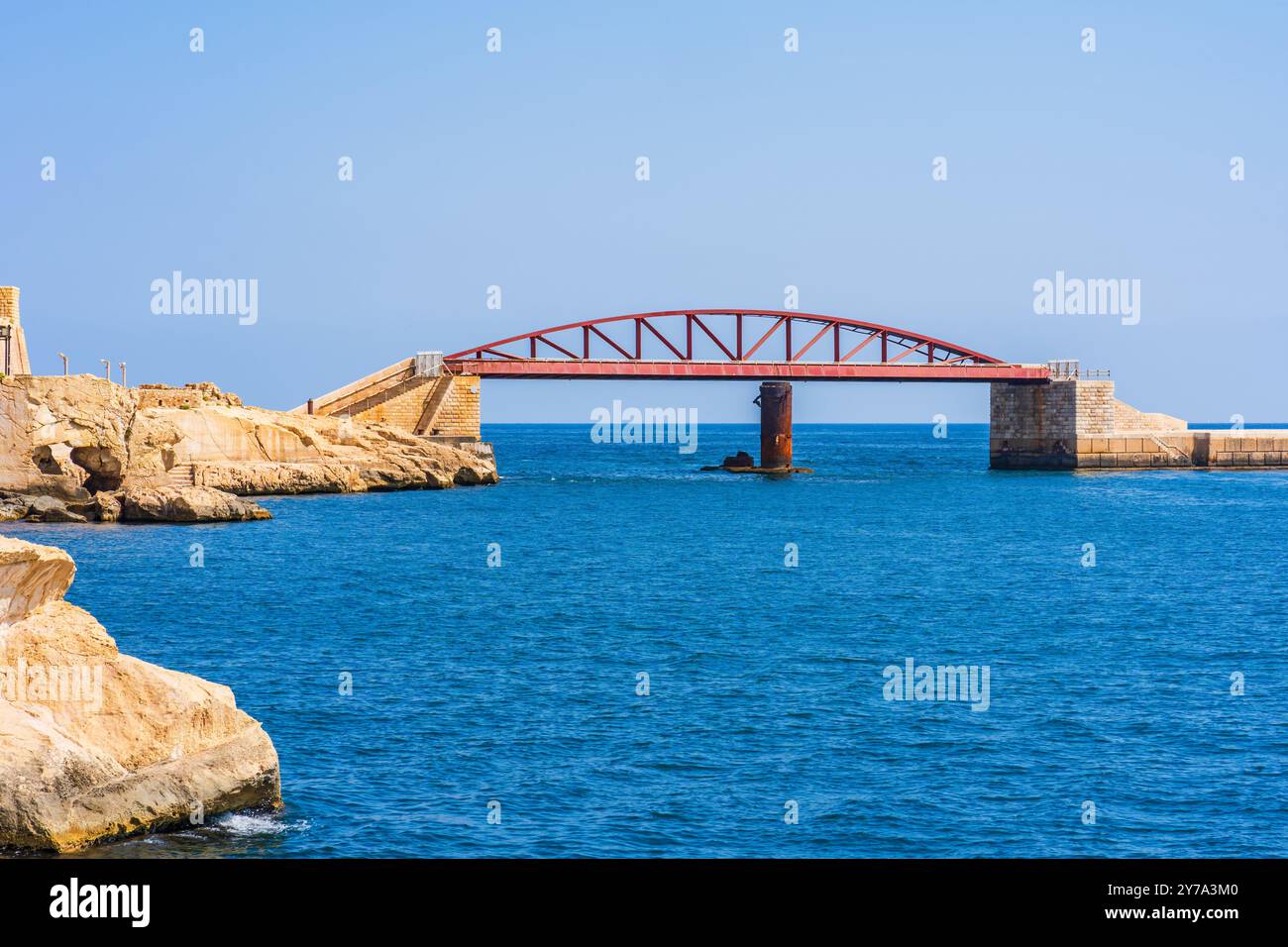 St. Elmo bridge in Valletta Grand Harbour, Malta Stock Photo - Alamy
