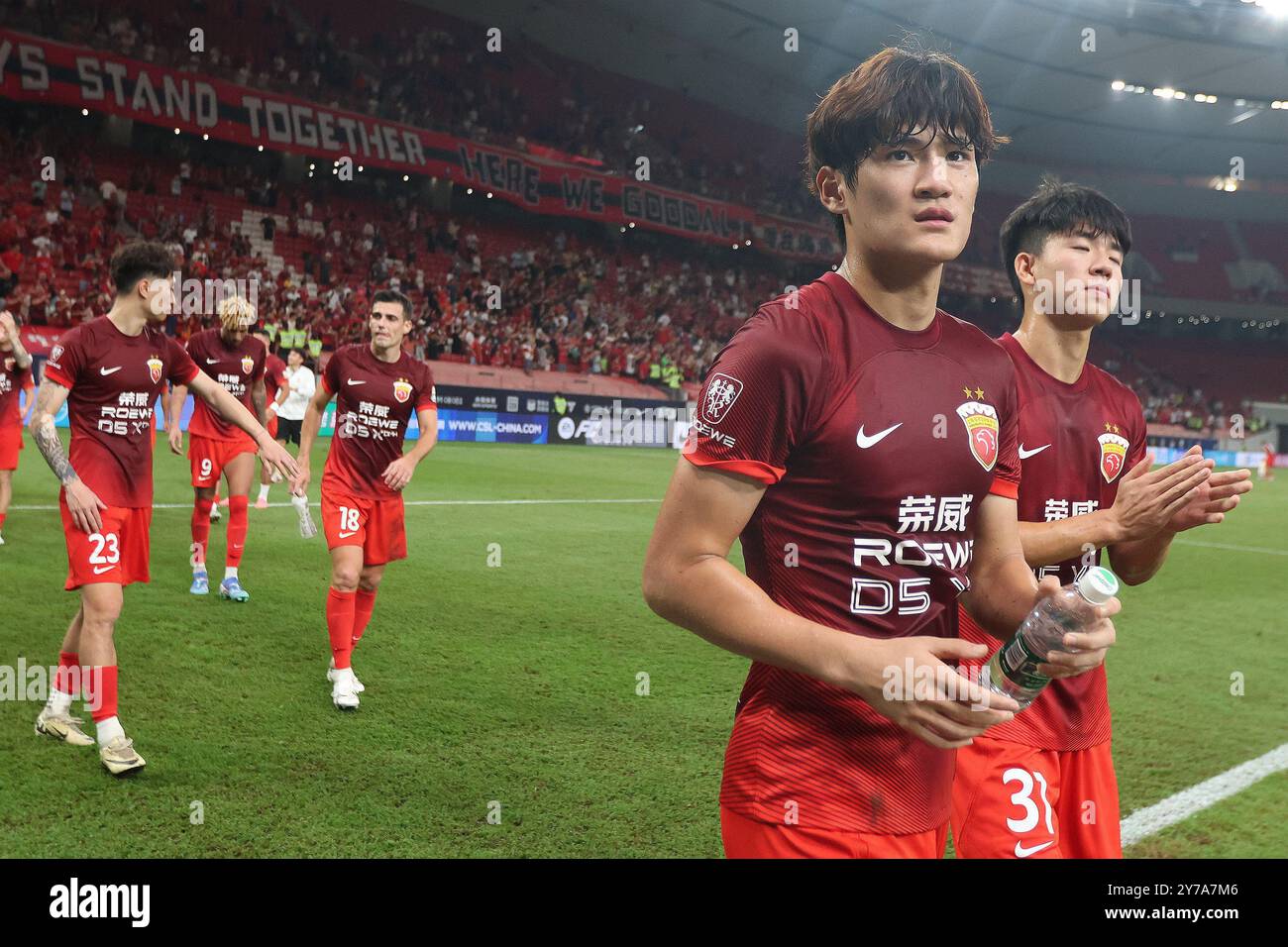 Shanghai Port Football Club defeated Qingdao West Coast Football Club ...
