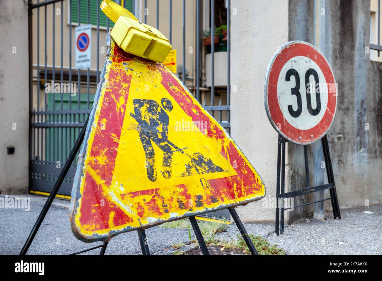 Men at work road sign. Warning of construction works ahead. Grunge look ...