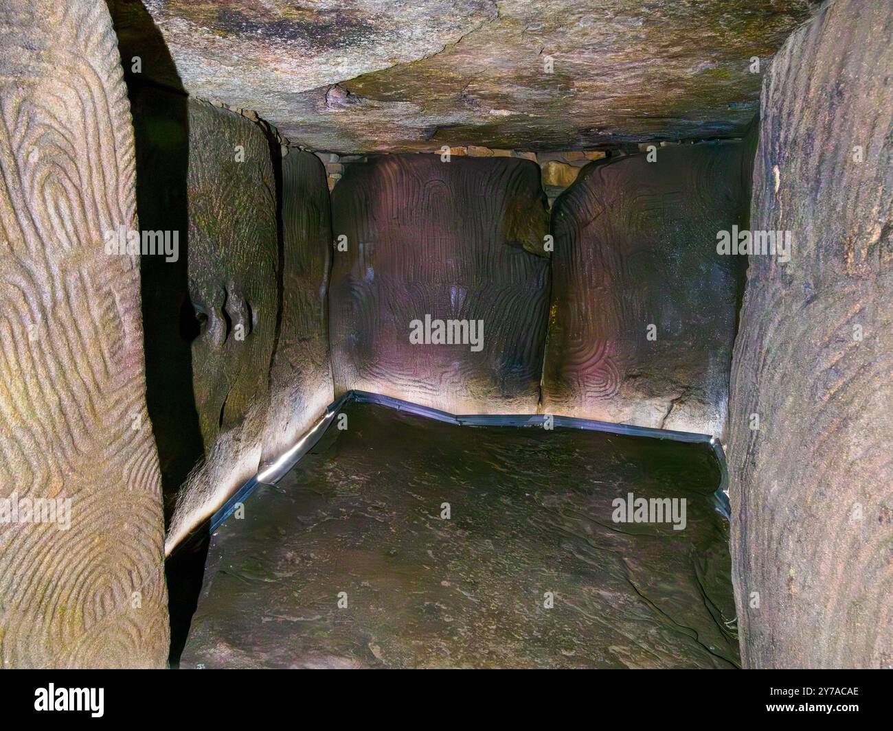 Interior of the Cairn Gavrinis in Larmor-Baden, Brittany, France Stock ...