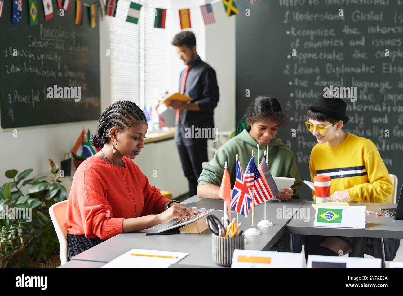 American college students in africa hi-res stock photography and images ...