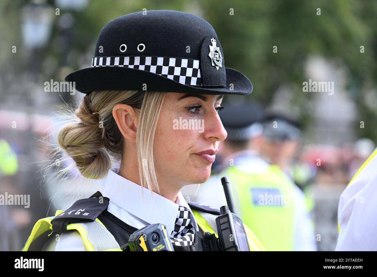 Female Metropolitan Police Officer, Stop the Far Right Protest ...