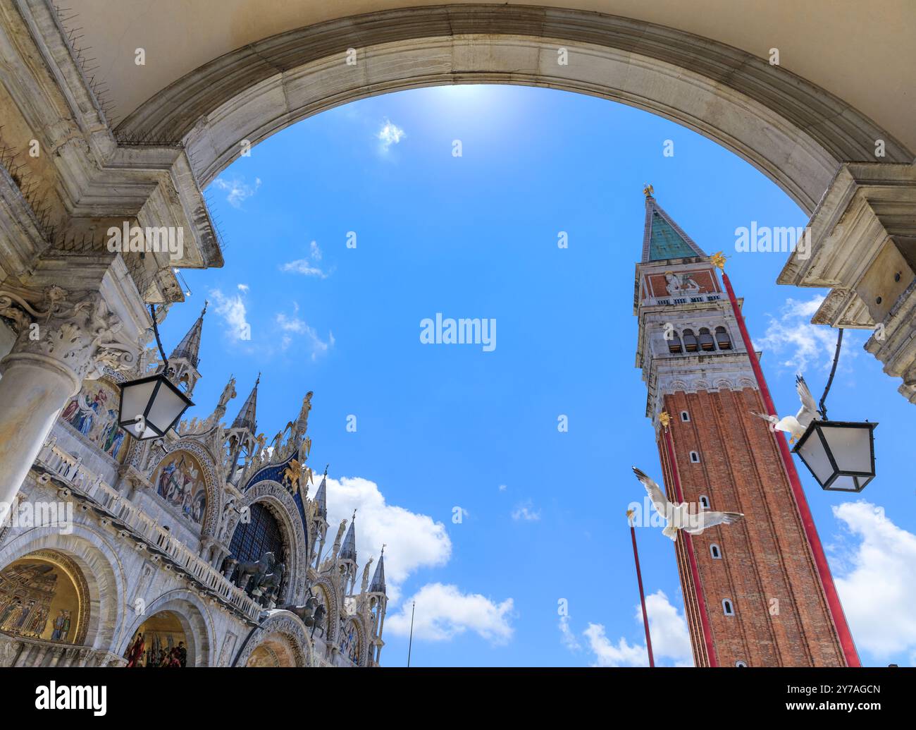 Saint marks square basilica hi-res stock photography and images - Alamy