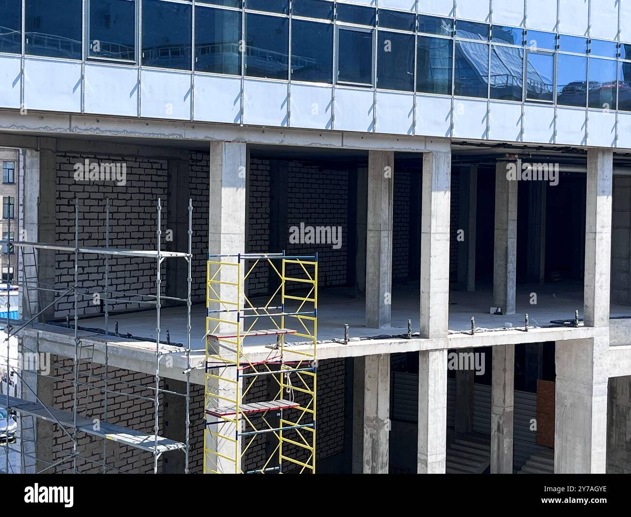 Scaffolding for safe access to construction work Stock Photo - Alamy