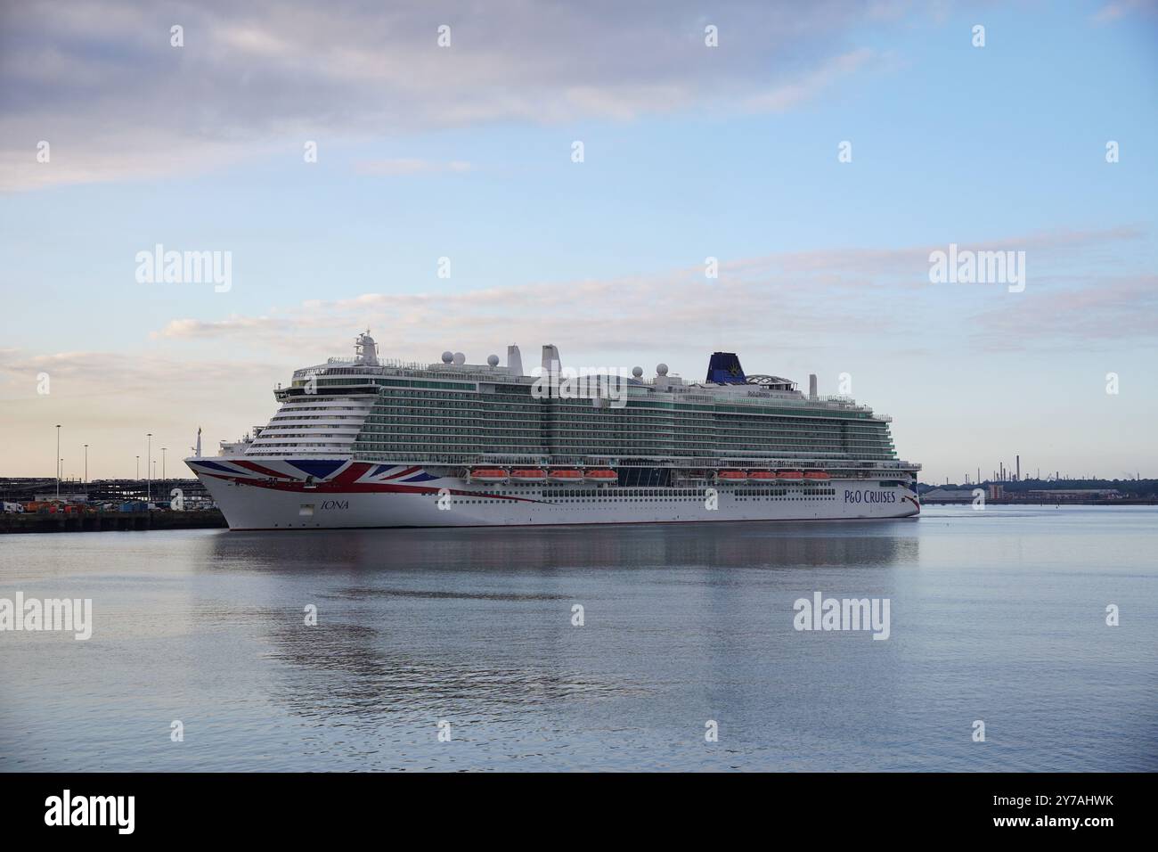 Luxury cruise ship Iona arriving at port of Southampton. P&O Cruises ...
