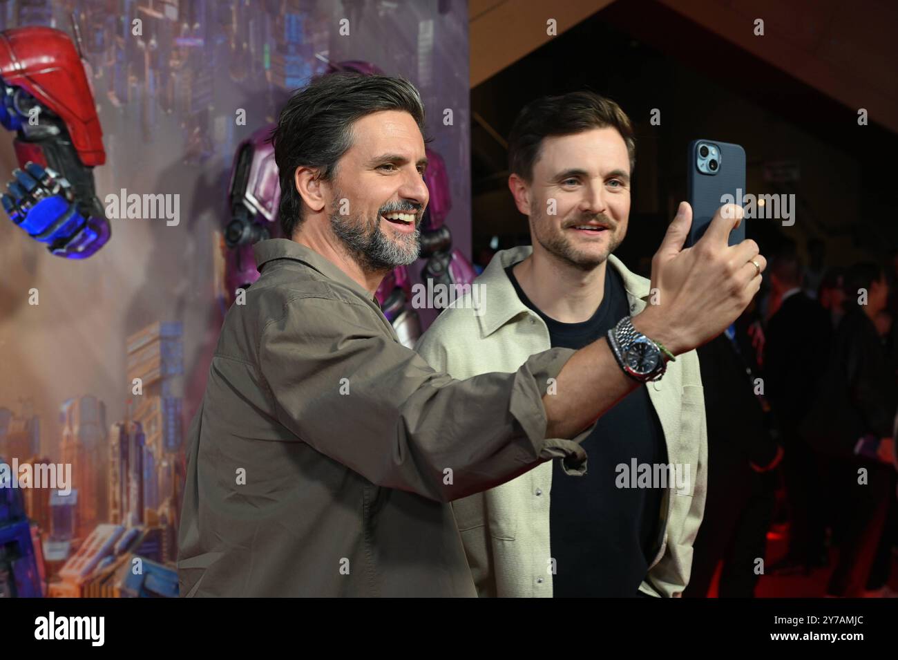 Schauspieler Tom Beck spricht Anführer von Cybertron Sentinel Prime , l ...