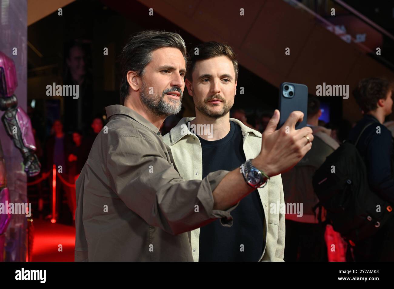 Schauspieler Tom Beck spricht Anführer von Cybertron Sentinel Prime , l ...