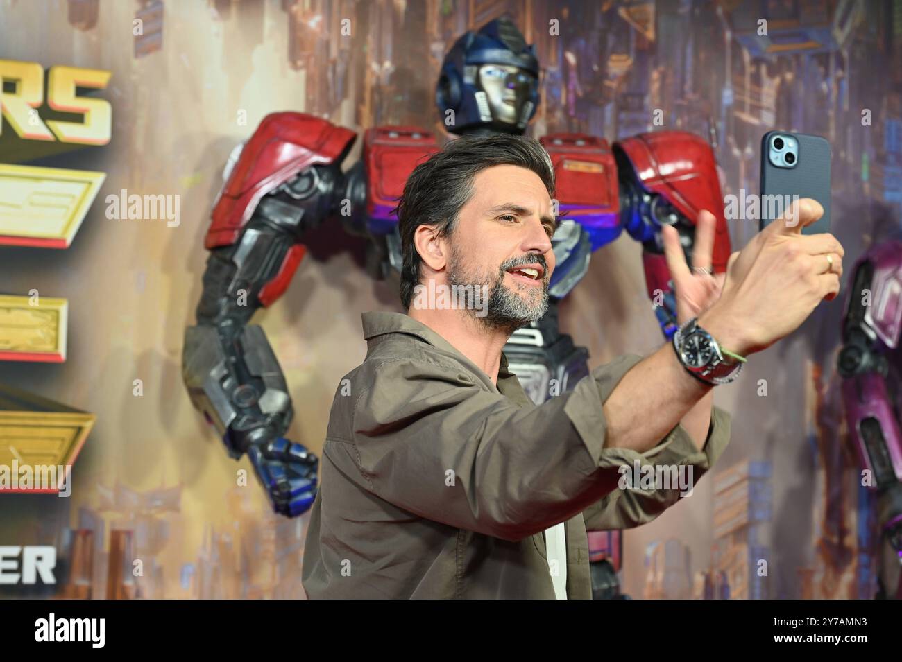 Schauspieler Tom Beck spricht Anführer von Cybertron Sentinel Prime ...