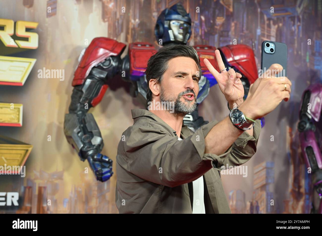 Schauspieler Tom Beck spricht Anführer von Cybertron Sentinel Prime ...