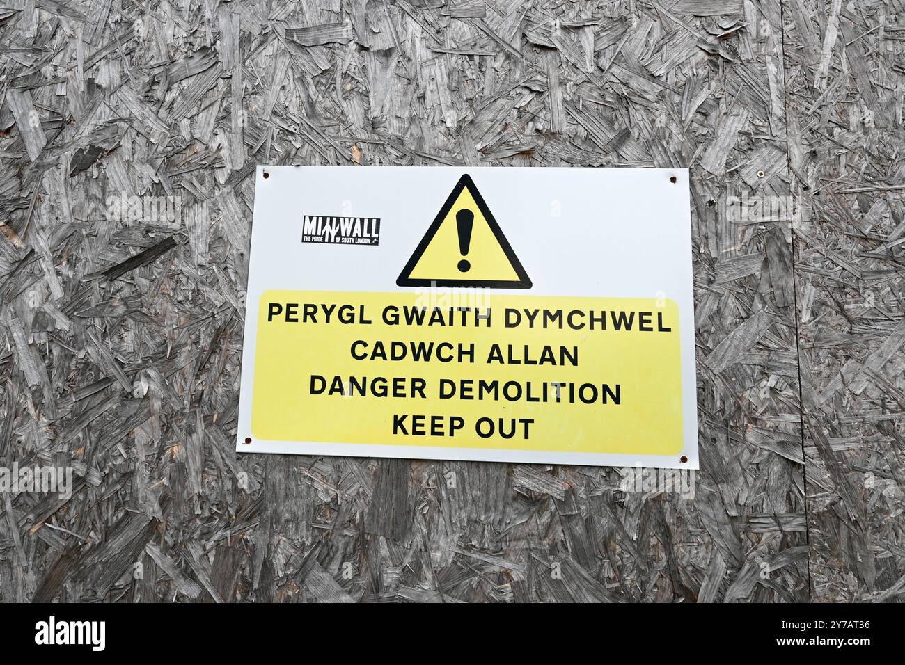 Demolition sign warning poster hi-res stock photography and images - Alamy