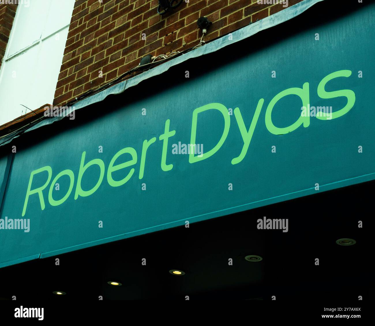 Green store sign hi-res stock photography and images - Alamy