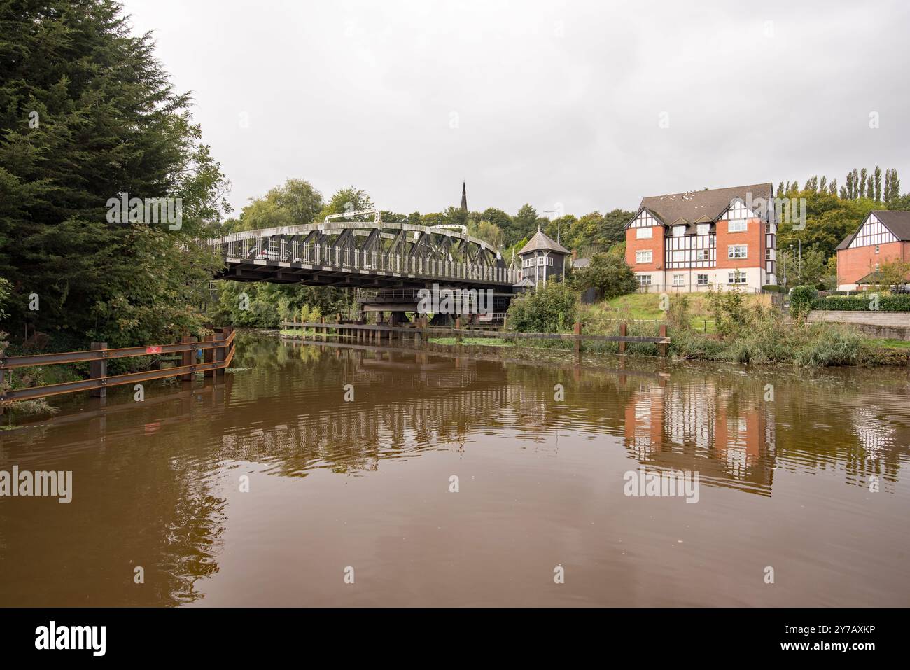 Narrowboat moorings northwich marina electrically operated swing bridge ...