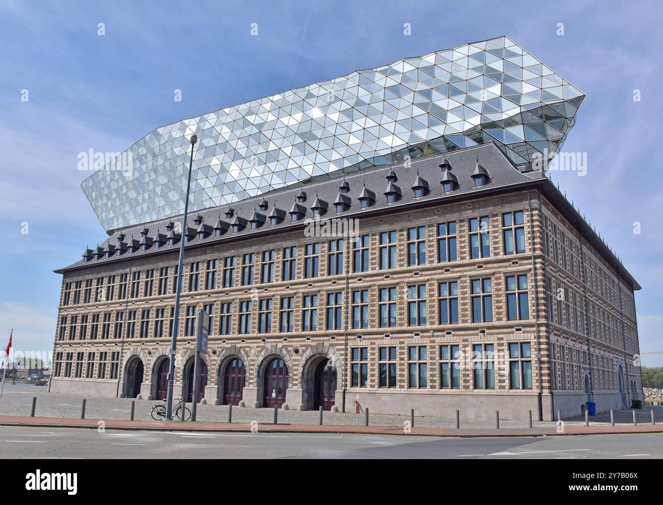 The Havenhuis, the Antwerp Port Authority Building, with a spectacular ...