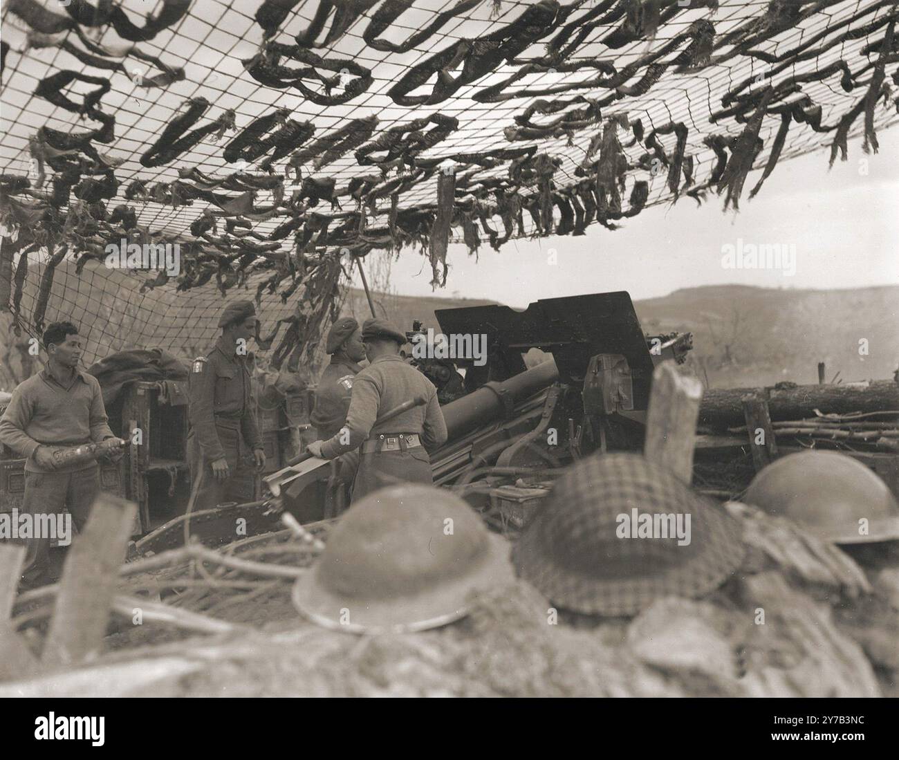 Jewish Brigade soldiers prepare to fire a field cannon in action in ...