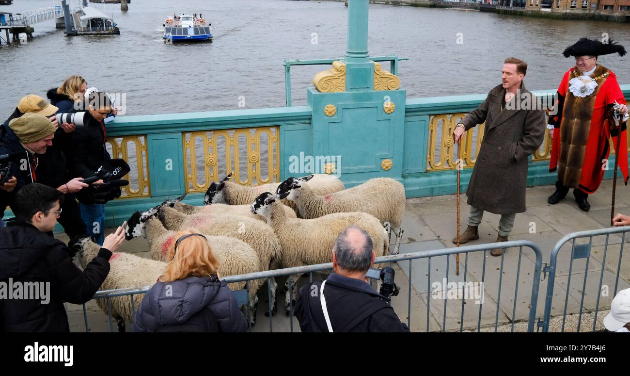 Southwark Bridge, London, UK. 29th Sept 2024. The Sheep Drive & Livery ...