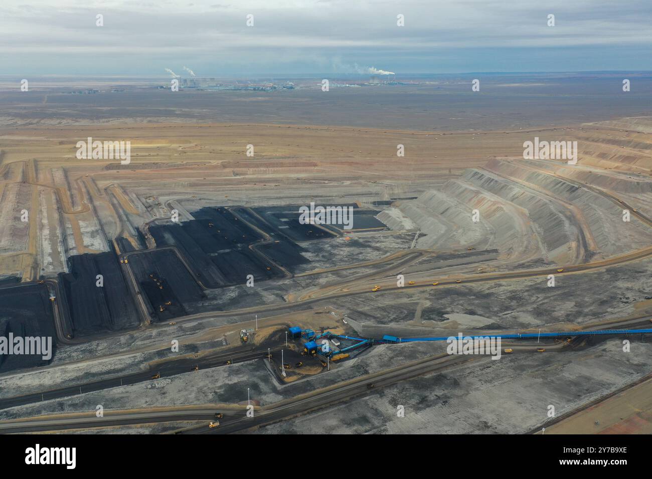 (240929) -- URUMQI, Sept. 29, 2024 (Xinhua) -- An aerial drone photo ...