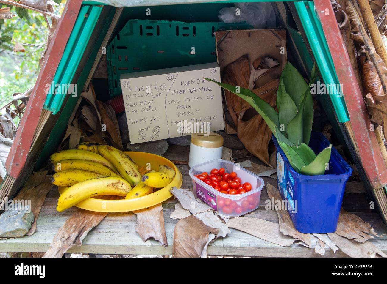 Fresh fruit for sale on a Lavada walk in the hills of the portuguese ...