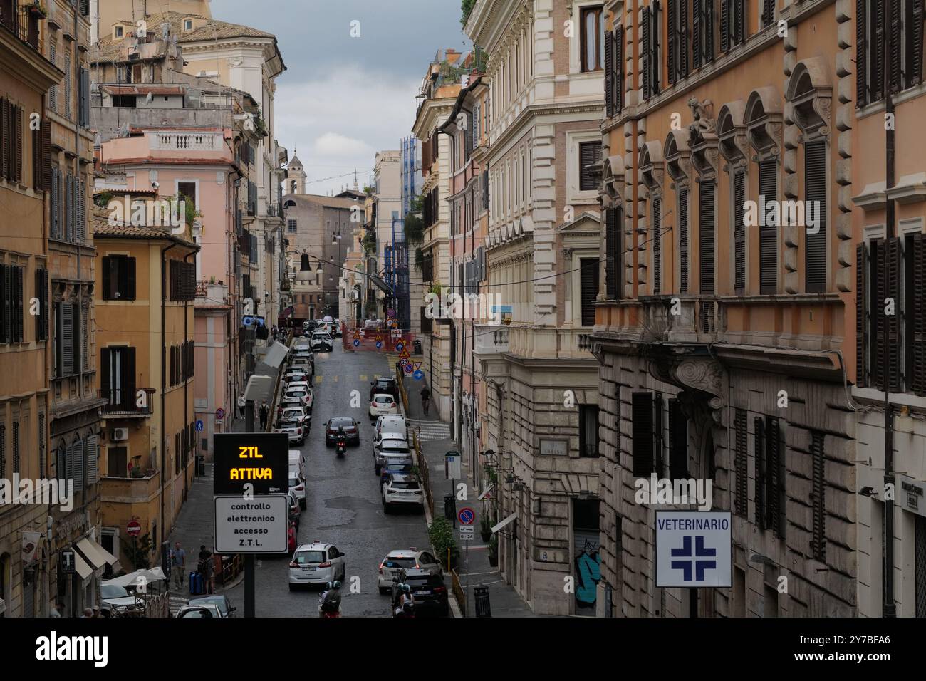 Views of the skyline, allies and notable landmarks of the Eternal City, Rome, Italy Stock Photo ...