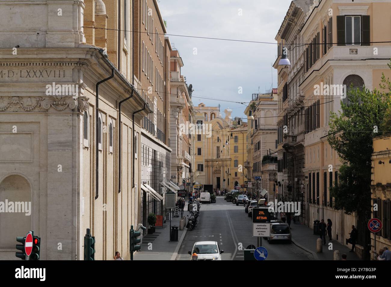Views of the skyline, allies and notable landmarks of the Eternal City ...