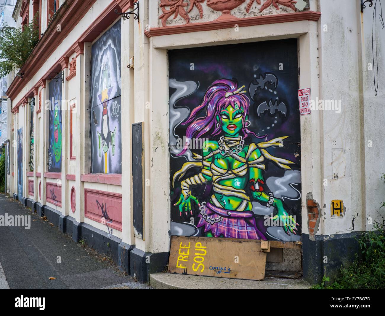 Plymouth Graffiti Medusa Stock Photo - Alamy