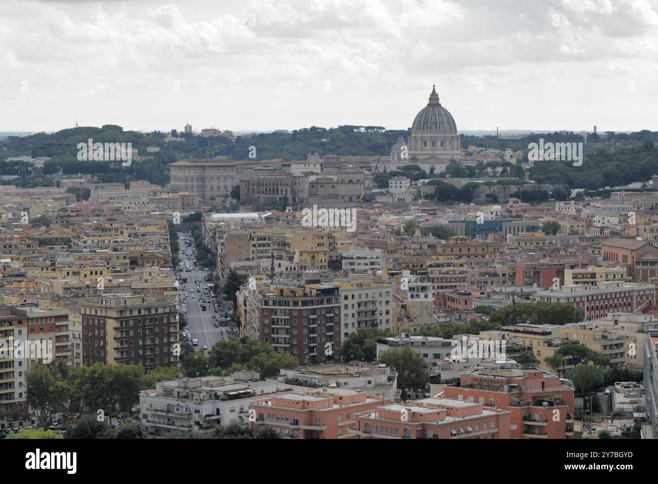 Views of the skyline, allies and notable landmarks of the Eternal City, Rome, Italy Stock Photo ...