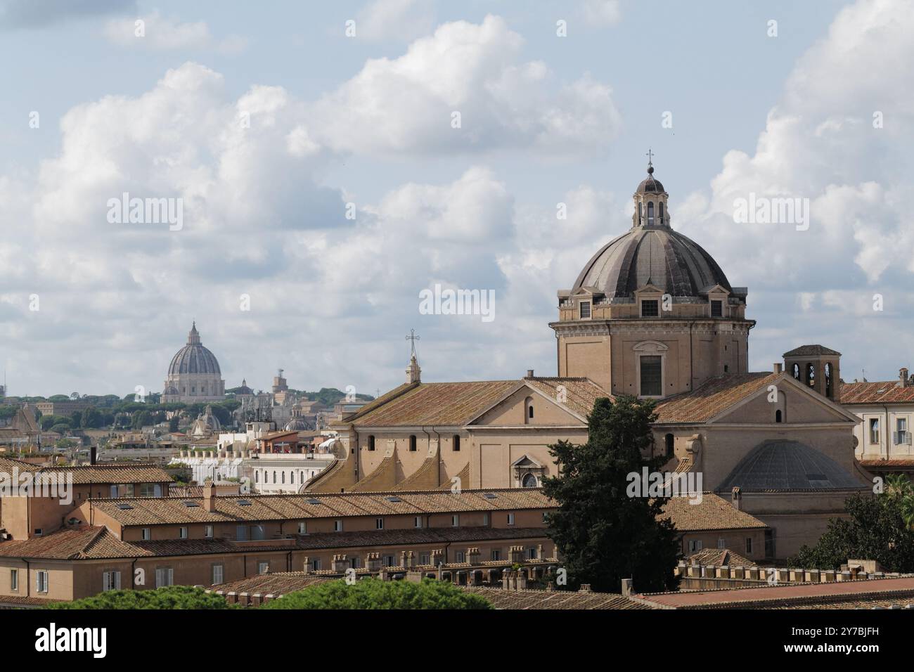 Views of the skyline, allies and notable landmarks of the Eternal City, Rome, Italy Stock Photo ...