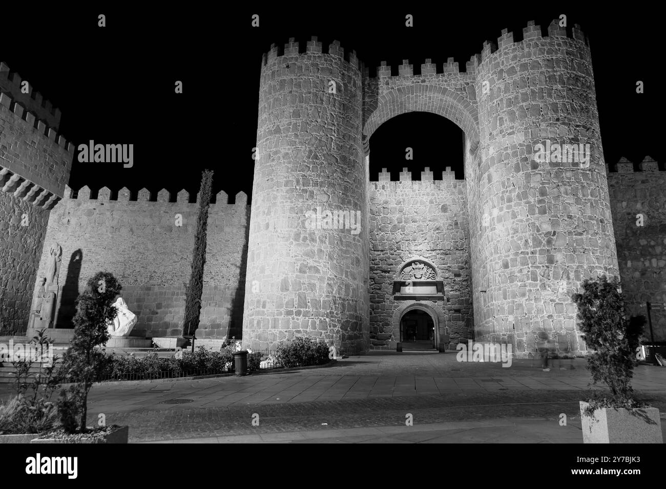 Alcazar gate medieval city walls avila hi-res stock photography and ...