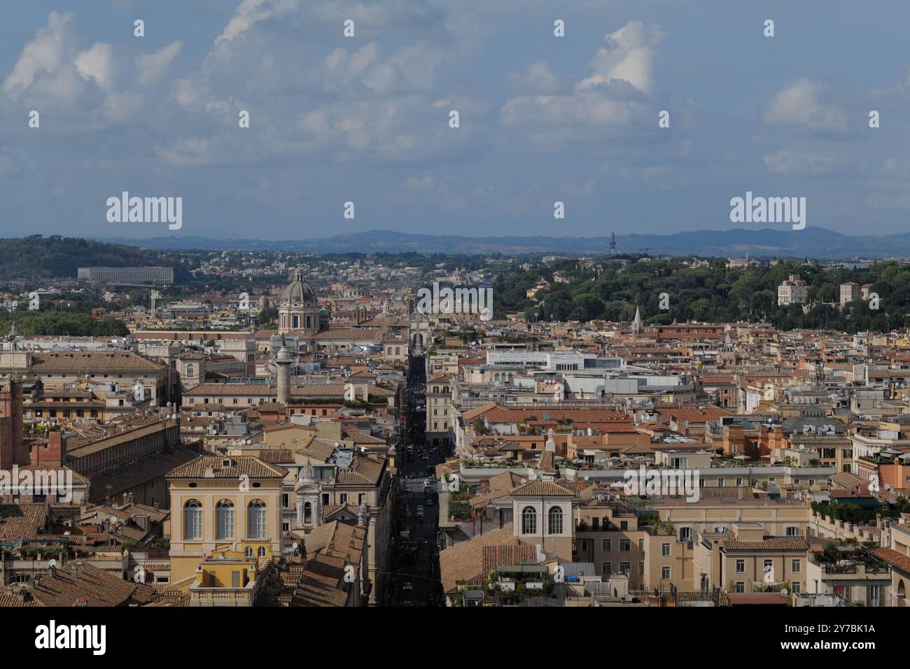 Views of the skyline, allies and notable landmarks of the Eternal City, Rome, Italy Stock Photo ...