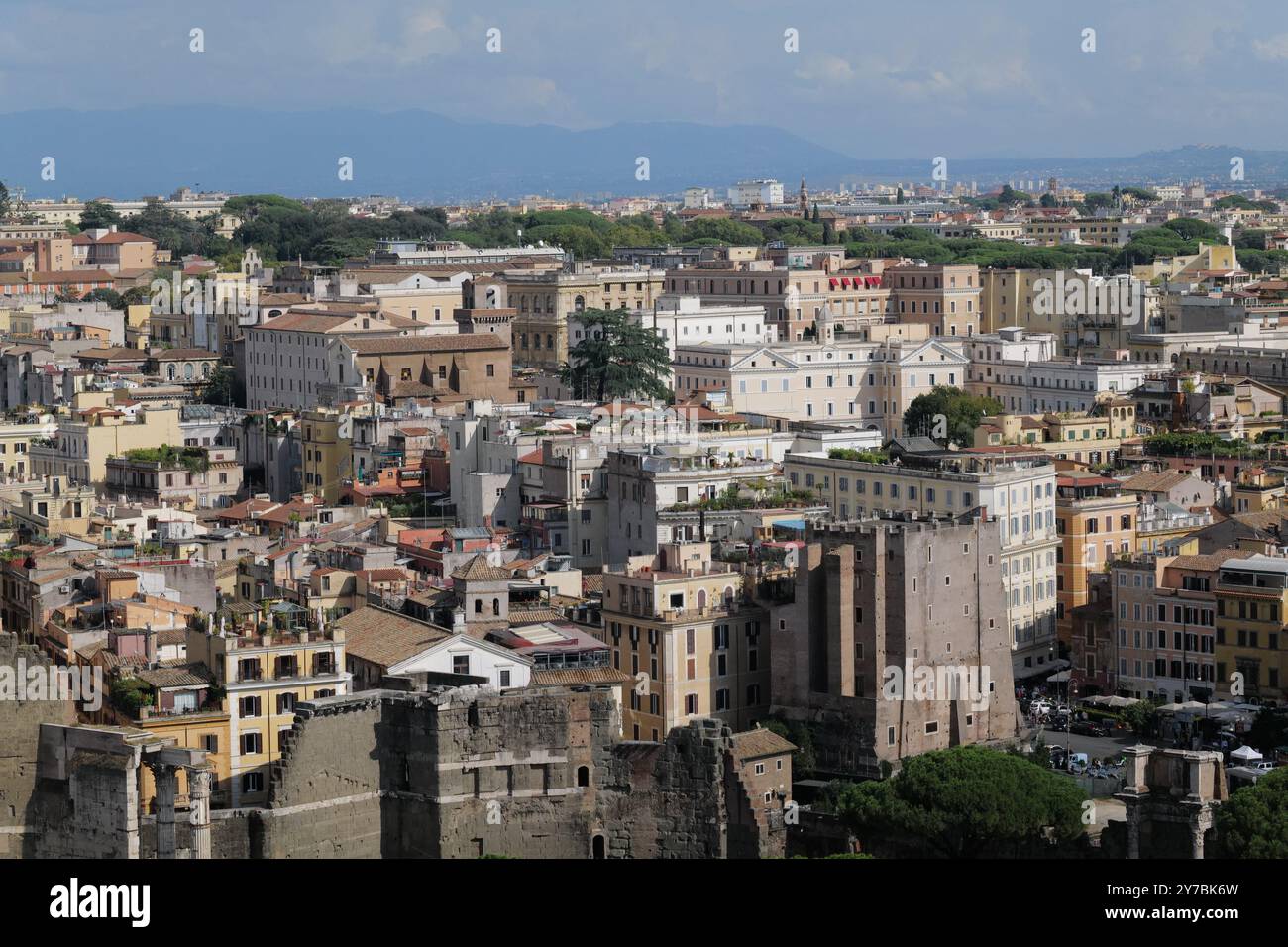 Views of the skyline, allies and notable landmarks of the Eternal City, Rome, Italy Stock Photo ...