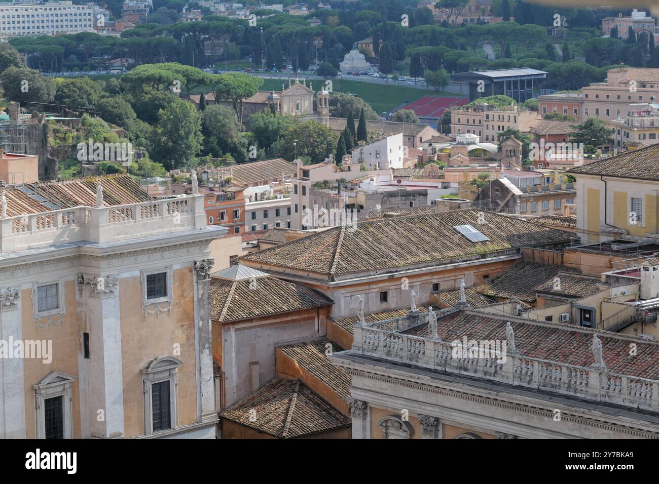 Views of the skyline, allies and notable landmarks of the Eternal City, Rome, Italy Stock Photo ...