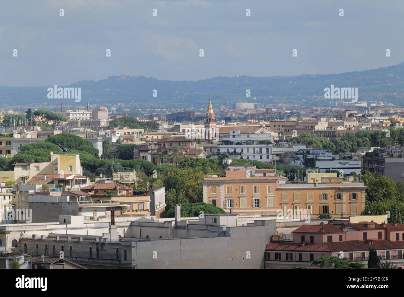 Views of the skyline, allies and notable landmarks of the Eternal City, Rome, Italy Stock Photo ...